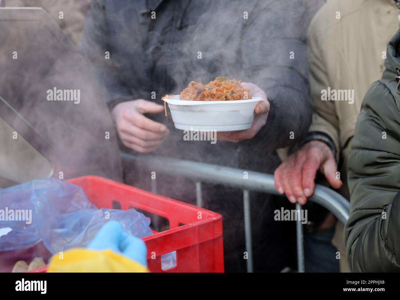 Warm food for the poor and homeless Stock Photo - Alamy