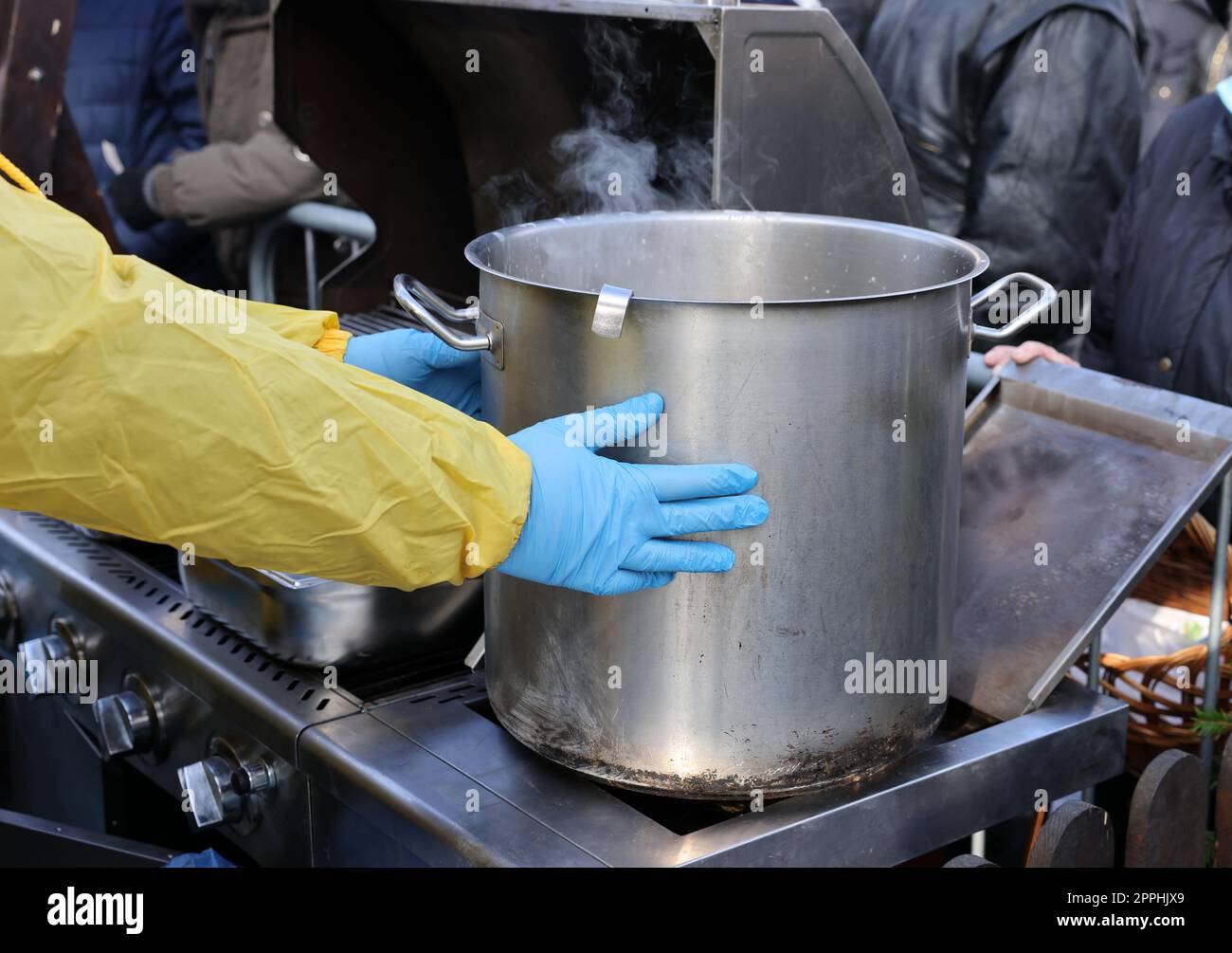 Warm food for the poor and homeless Stock Photo - Alamy