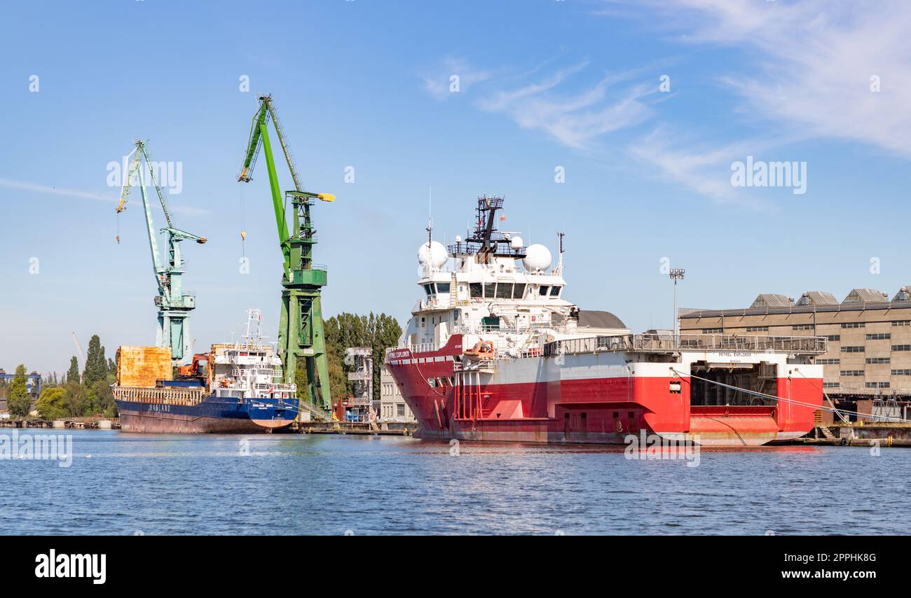 Petrel ship vessel hi-res stock photography and images - Alamy