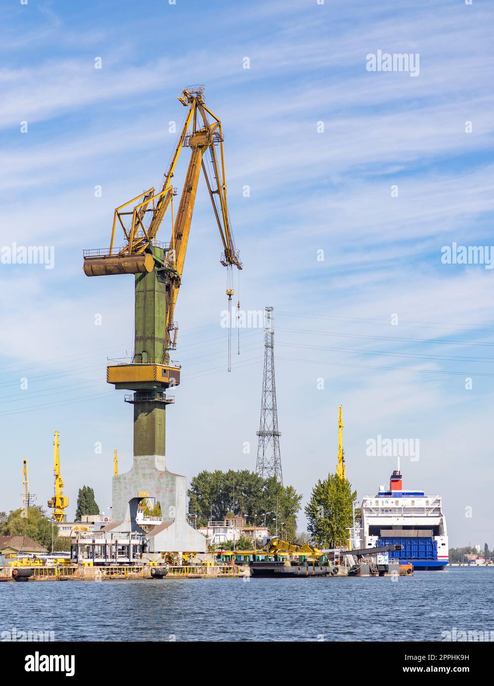 Shipyard crane hi-res stock photography and images - Alamy