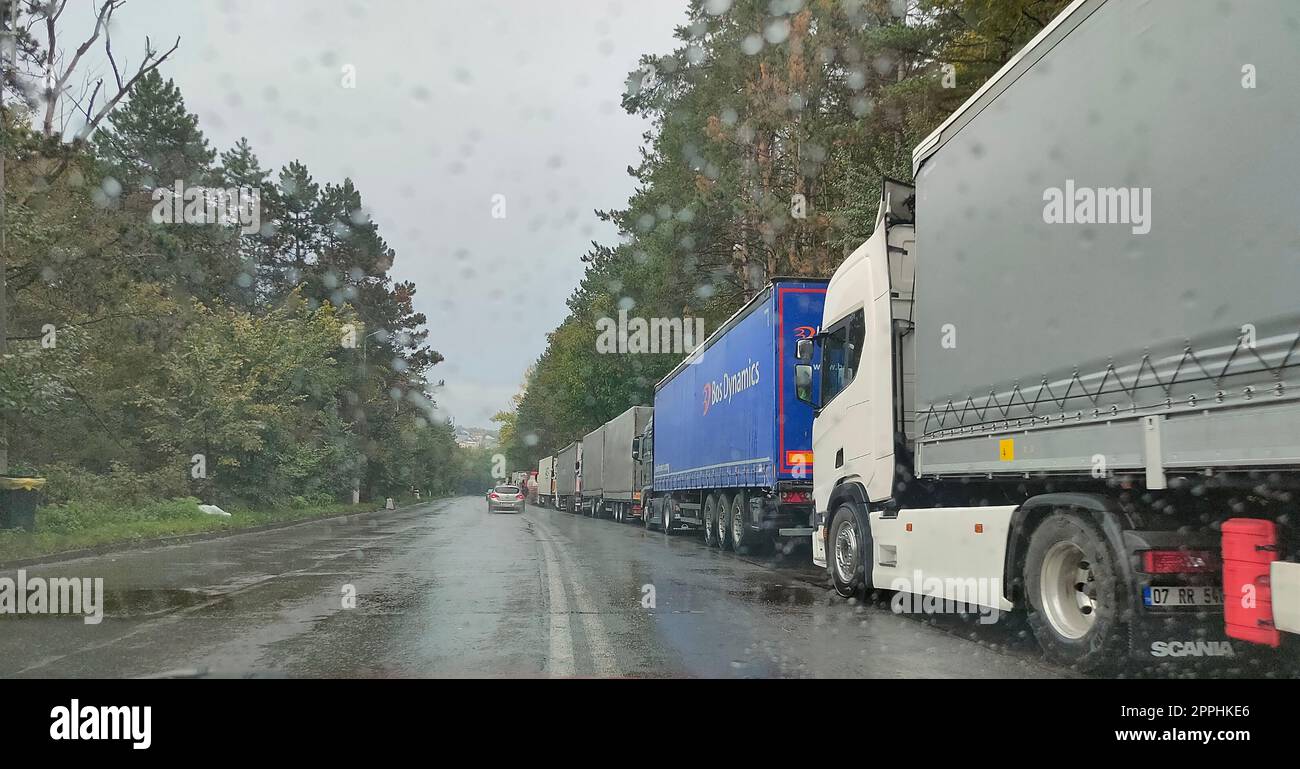 Container truck queue hi-res stock photography and images - Alamy