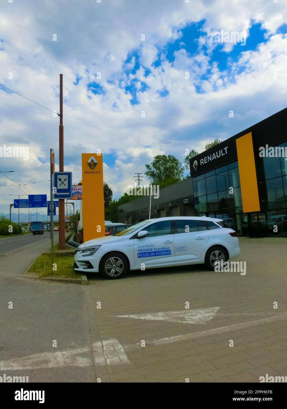 Renault car store in Czech Stock Photo - Alamy