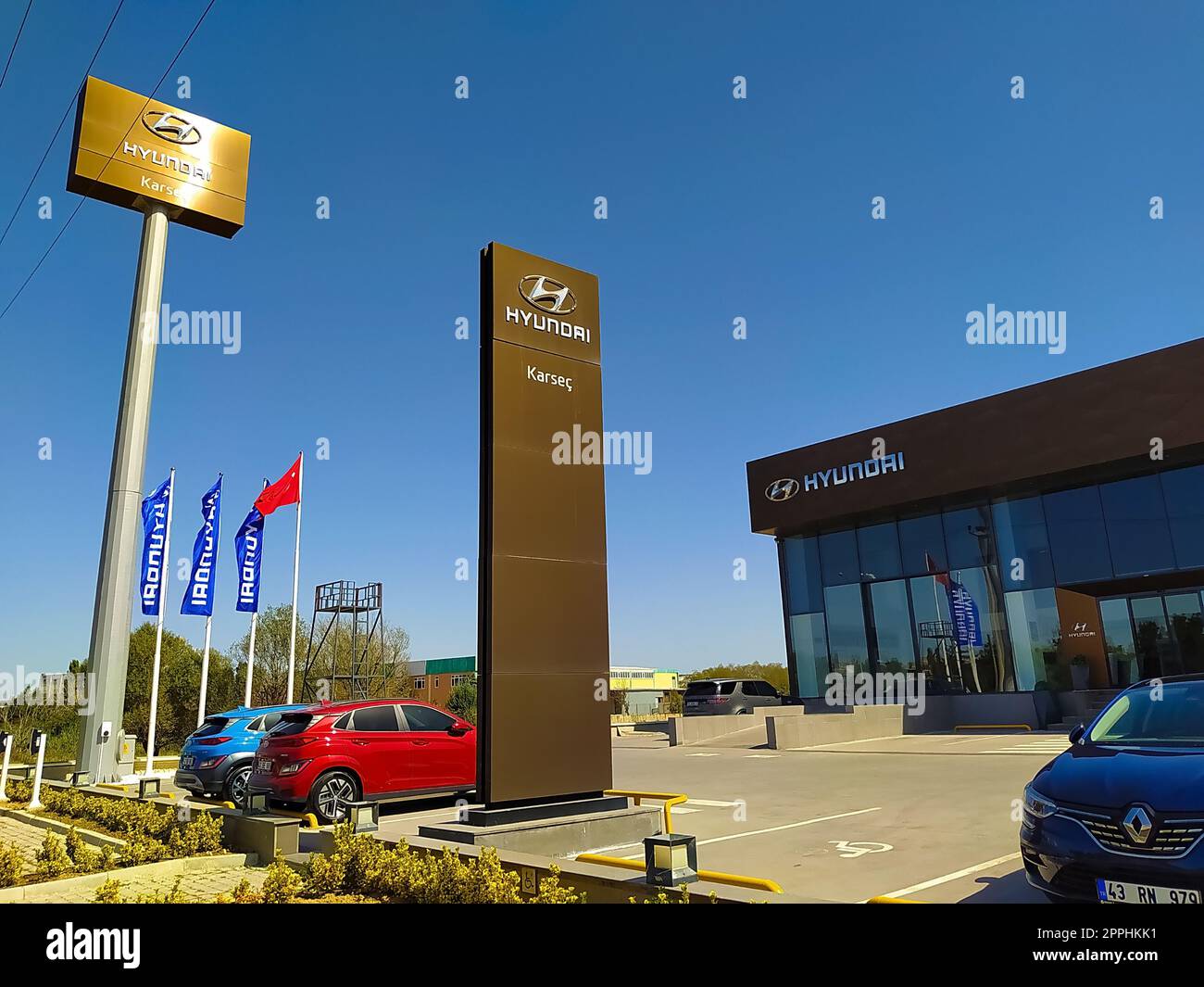 Hyundai logo hi-res stock photography and images - Alamy