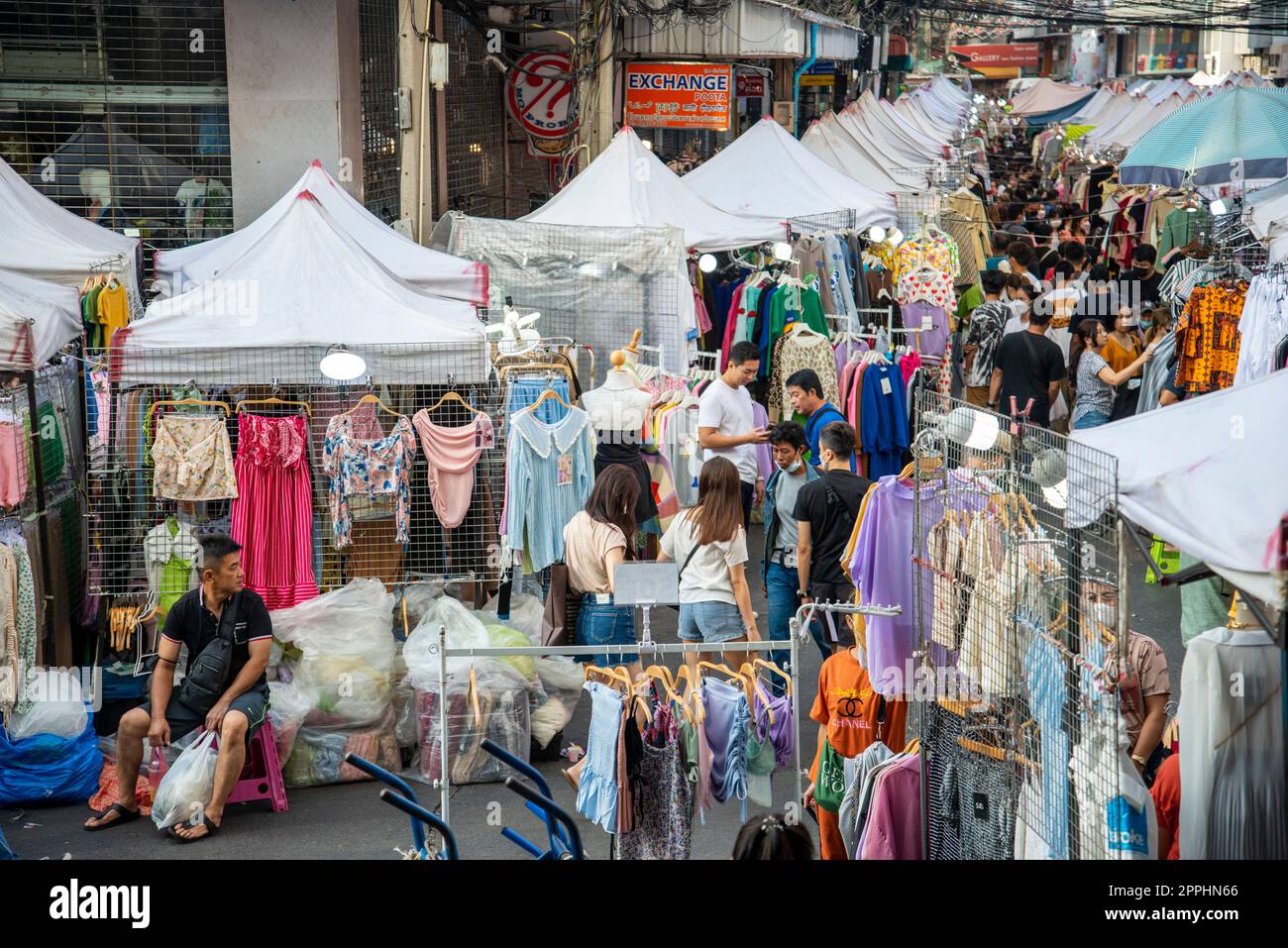 THAILAND BANGKOK PRATUNAM TEXTILE MARKET Stock Photo - Alamy