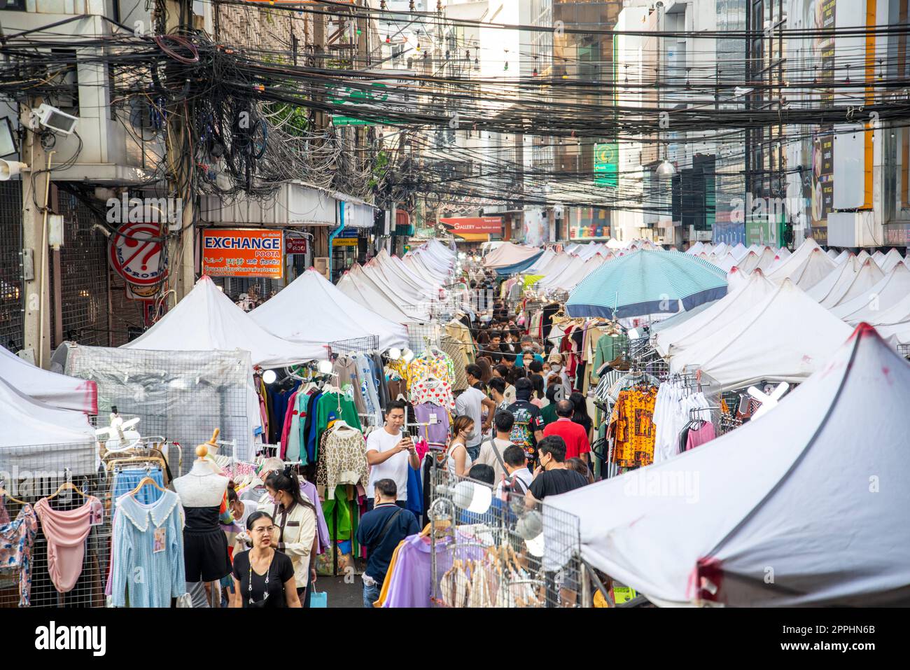 THAILAND BANGKOK PRATUNAM TEXTILE MARKET Stock Photo - Alamy