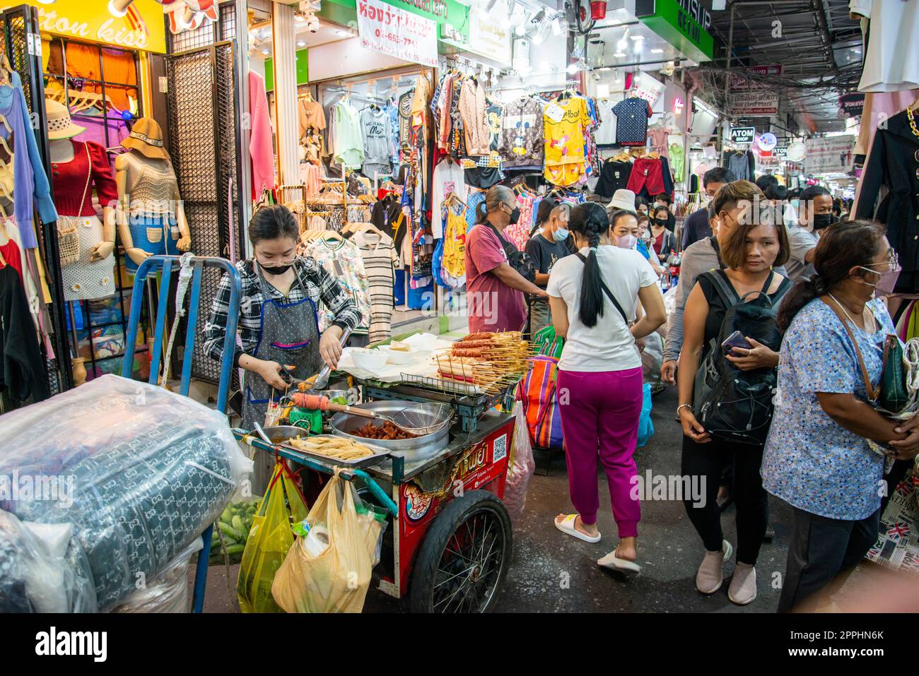 THAILAND BANGKOK PRATUNAM TEXTILE MARKET Stock Photo - Alamy