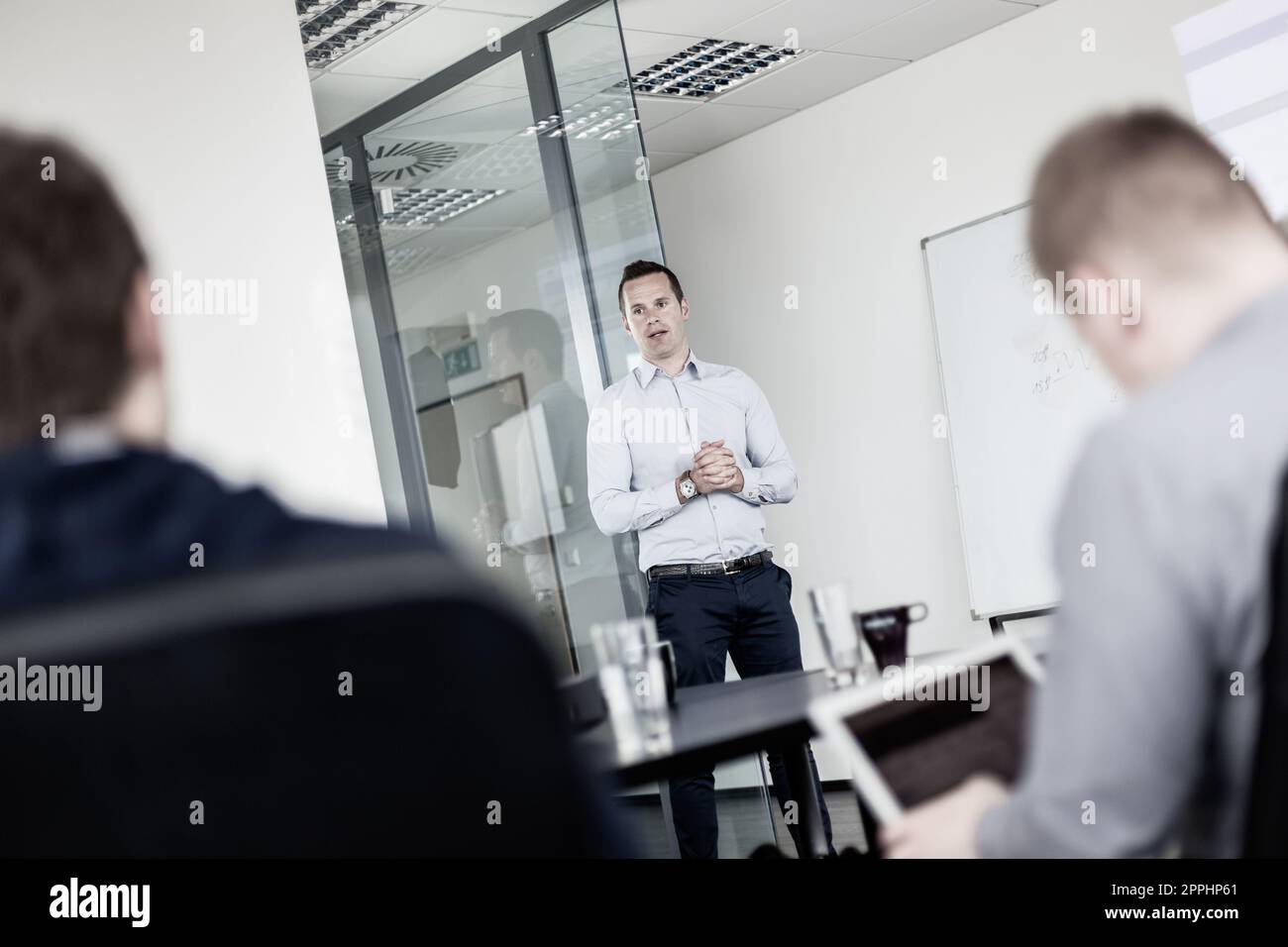Explaining meeting hi-res stock photography and images - Alamy