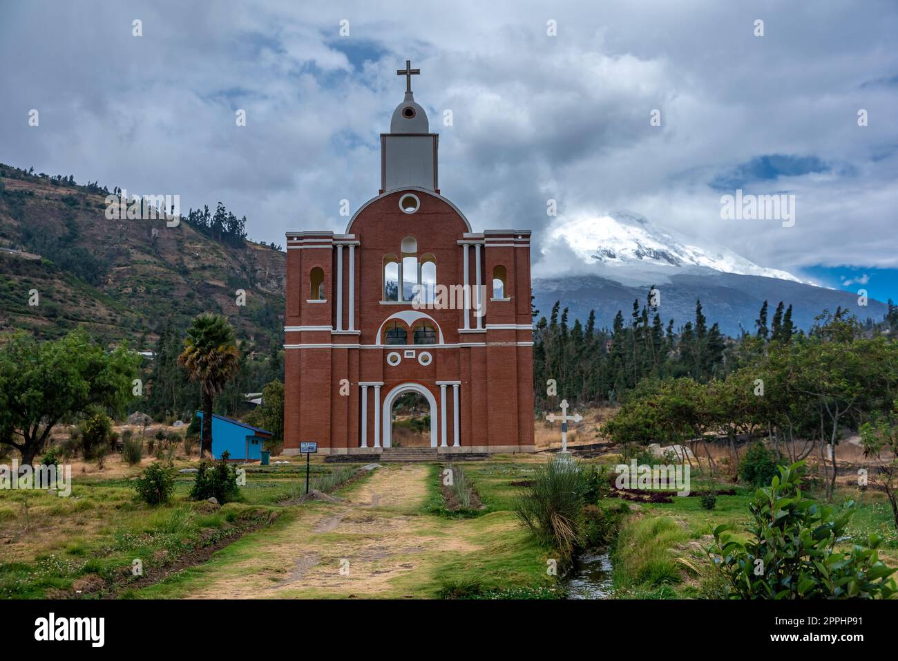 Mount huascarán peru avalanche hi-res stock photography and images - Alamy