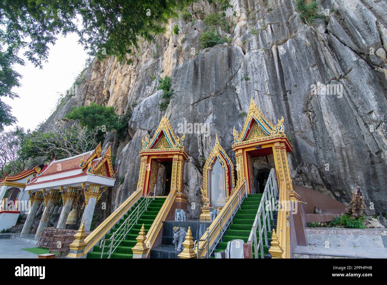 THAILAND PHETCHABURI WAT THAM KHAO YOI CAVE Stock Photo - Alamy
