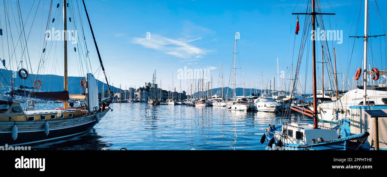 Beautiful picture bay boats hi-res stock photography and images - Alamy