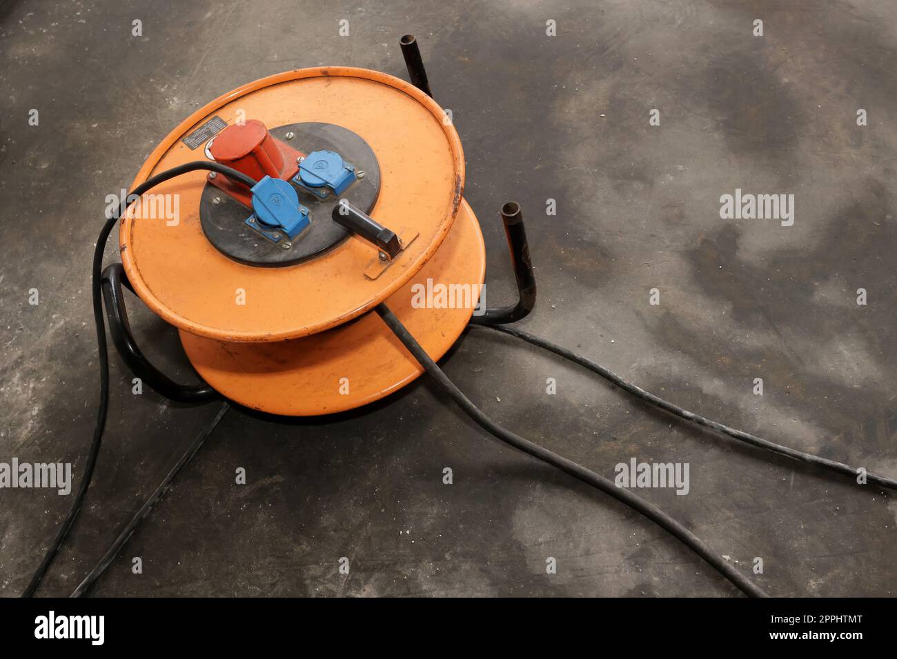 Cable drum hi-res stock photography and images - Alamy