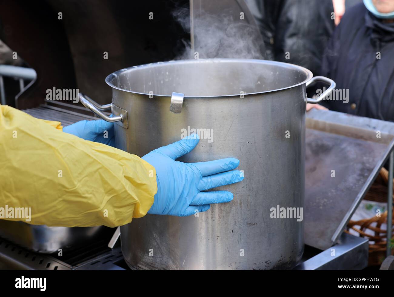 Warm food for the poor and homeless Stock Photo - Alamy
