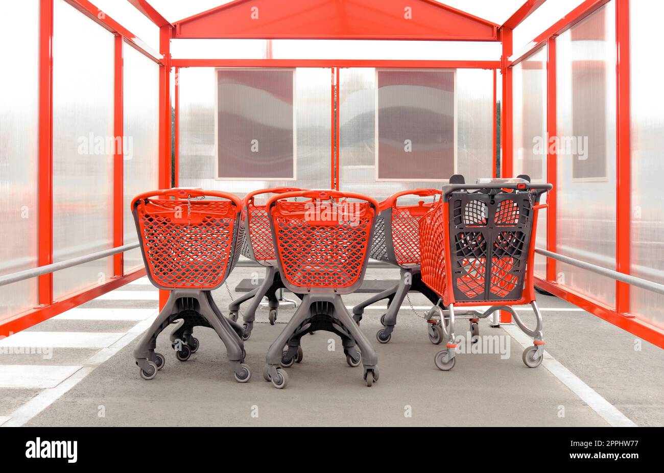 Grocery cart corral hi-res stock photography and images - Alamy