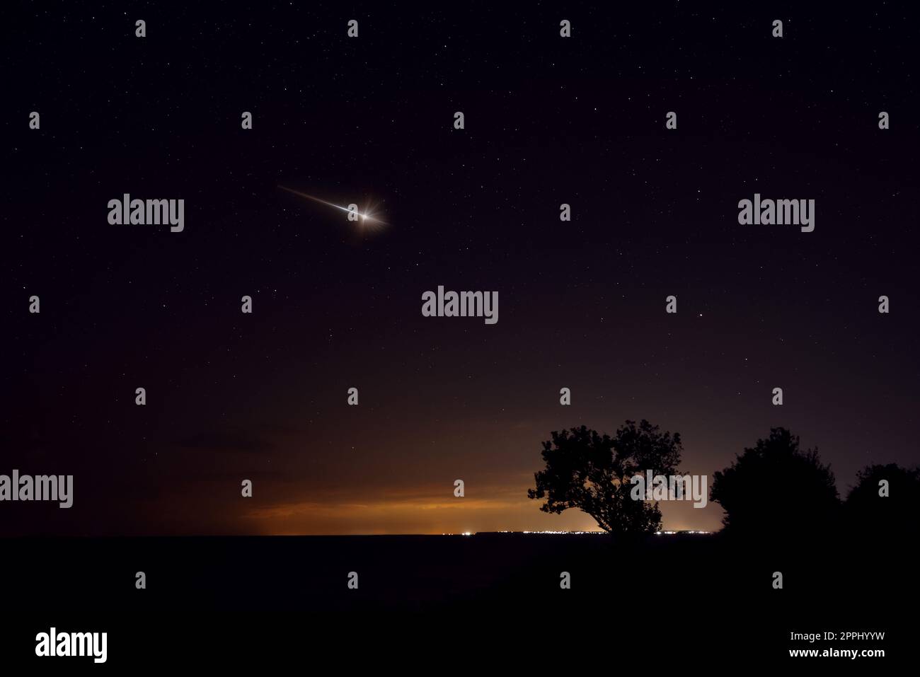 Glowing ocean shooting star hi-res stock photography and images - Alamy