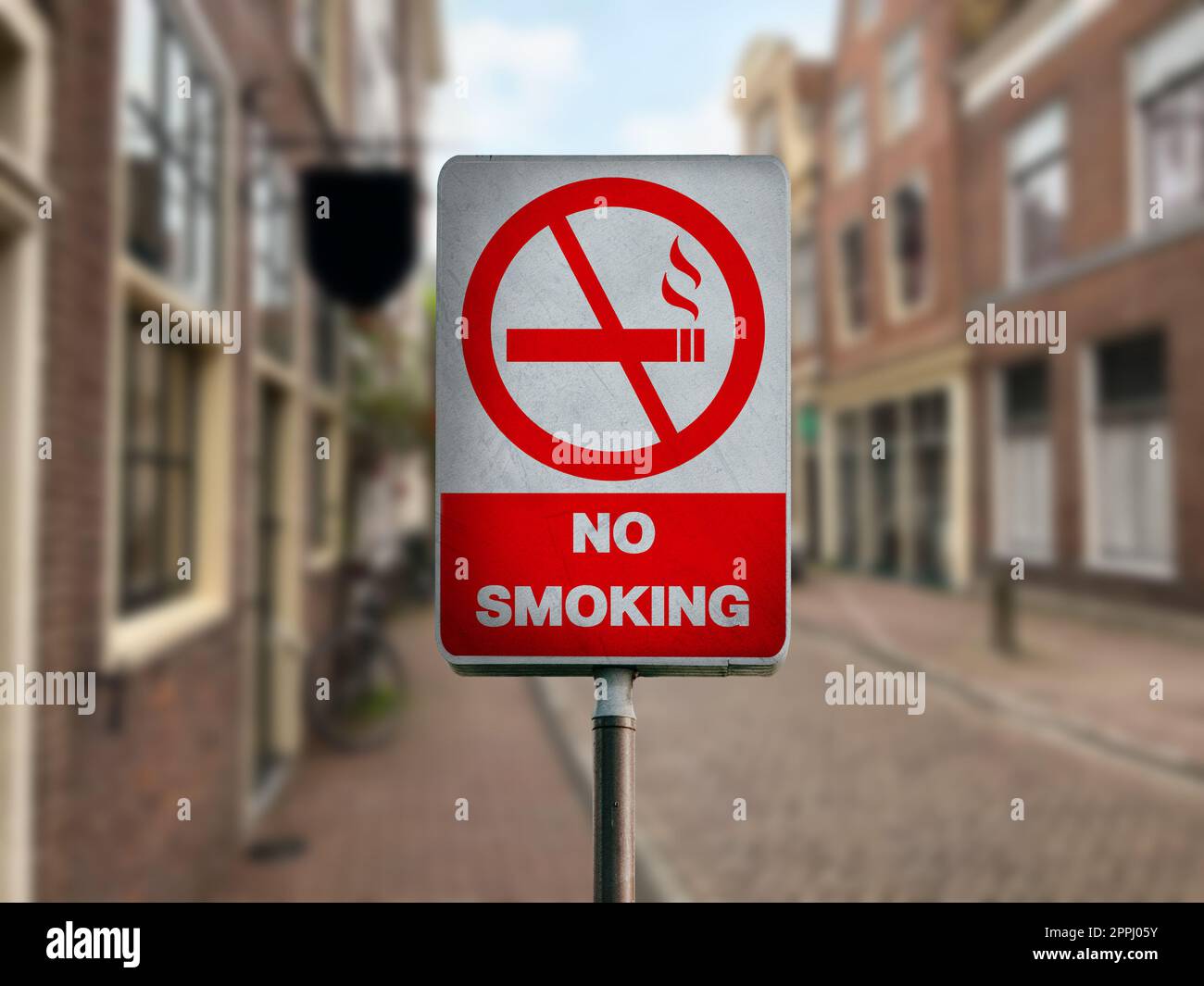 Sidewalk no smoking sign hi-res stock photography and images - Alamy