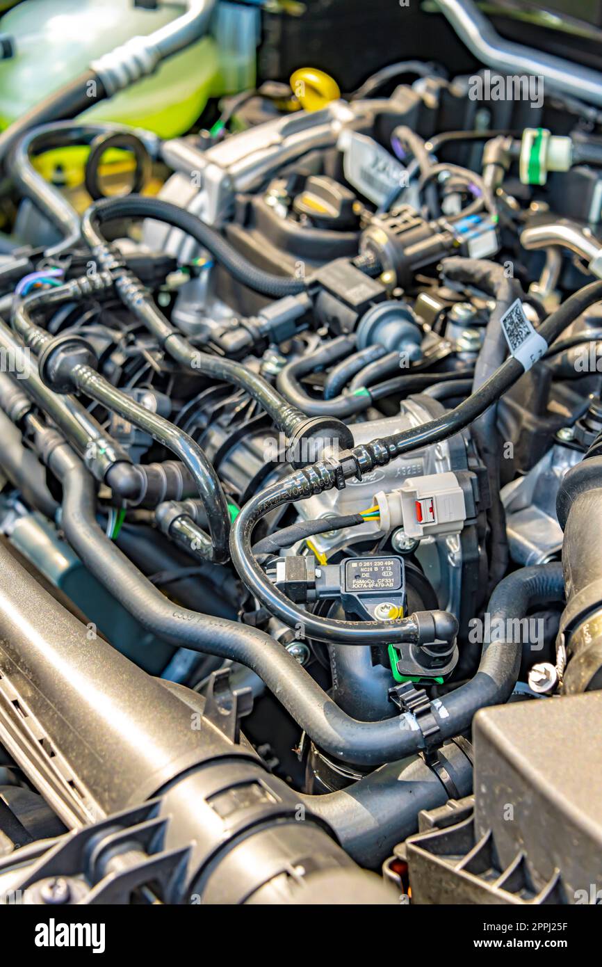 Ford Puma 1.0 EcoBoost hybrid engine Stock Photo - Alamy