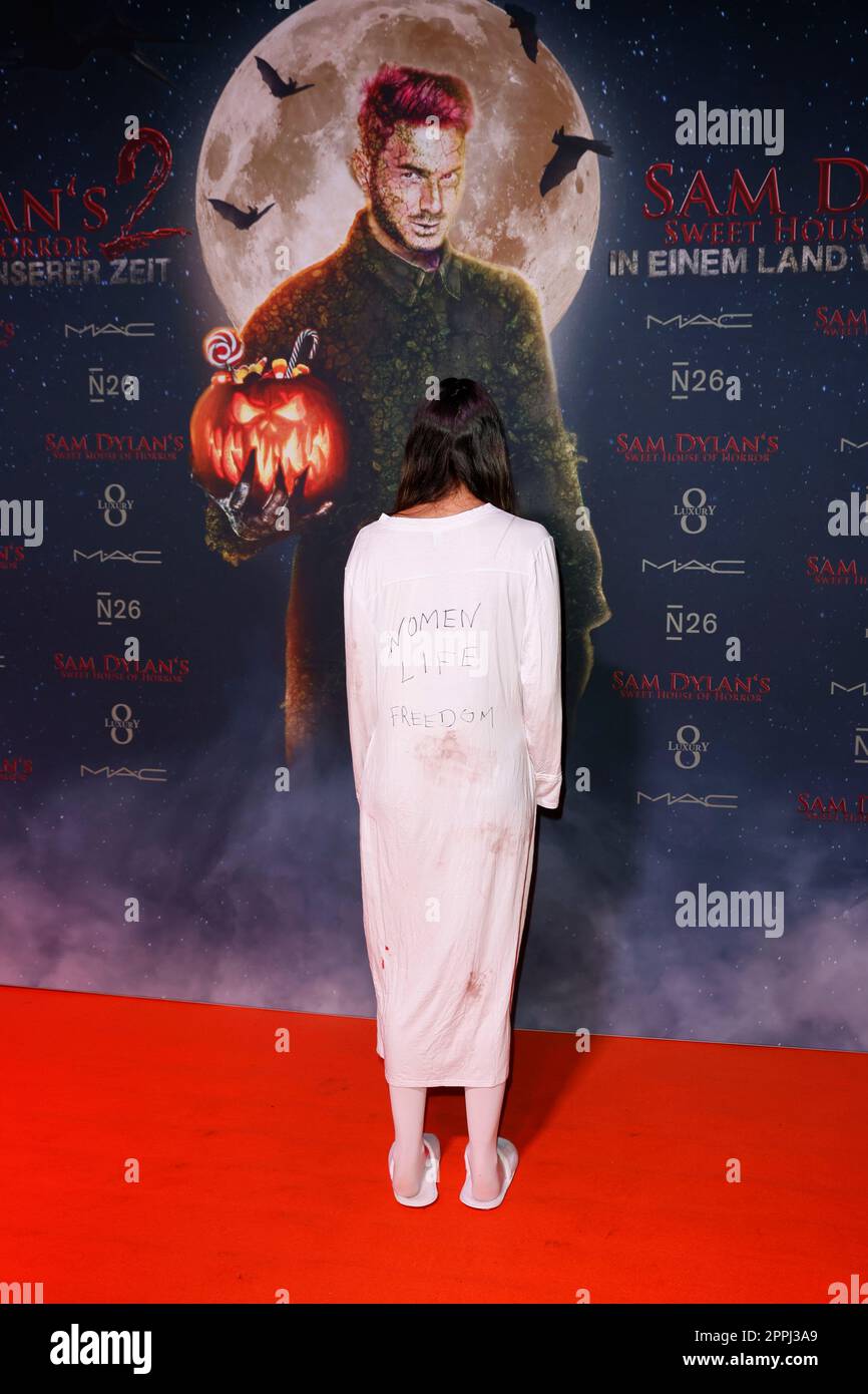 Yeliz Koc, Sam Dylans "Sweet House Of Horror" Halloween Party ...