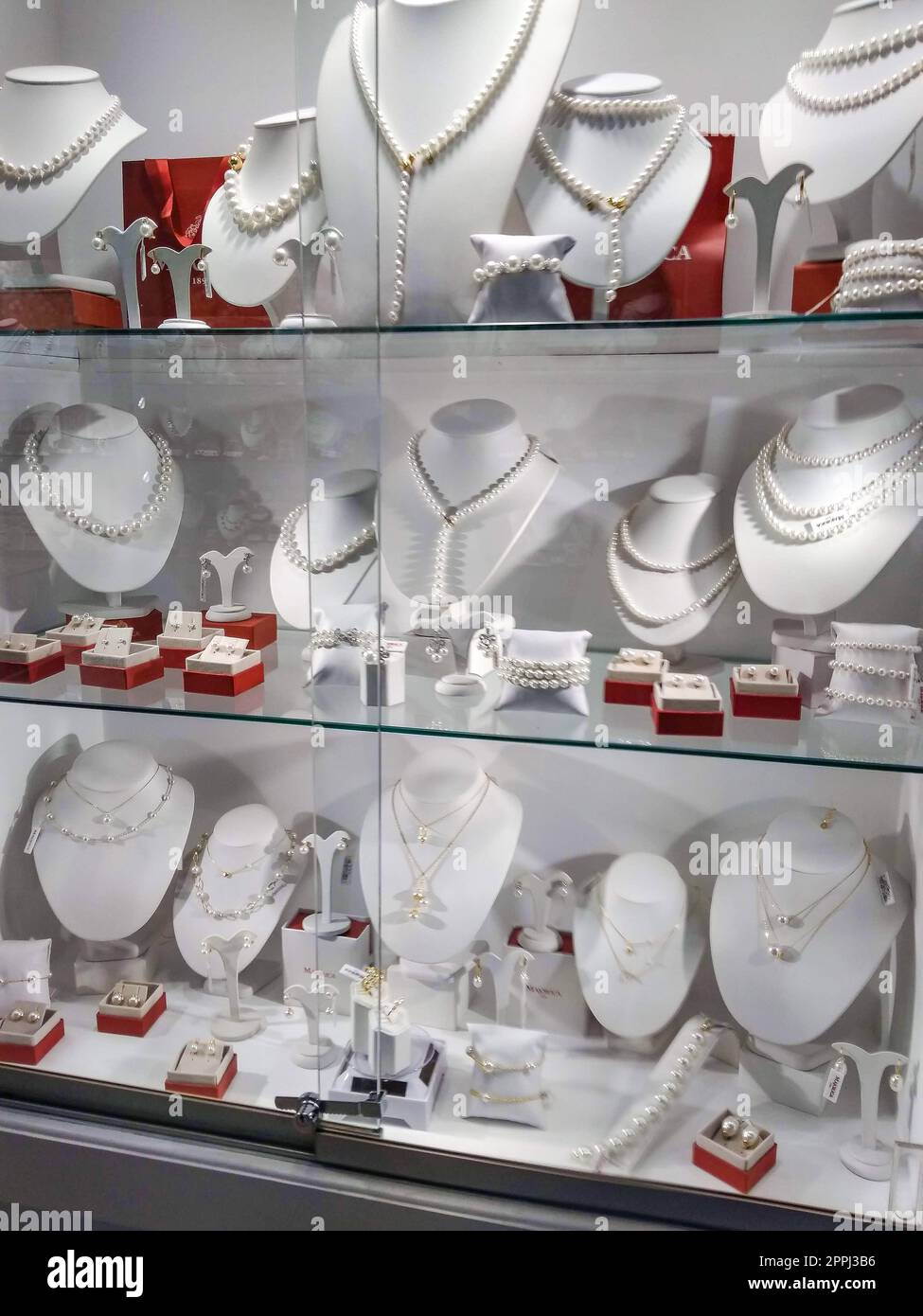 Mallorca pearl necklace hi-res stock photography and images - Alamy