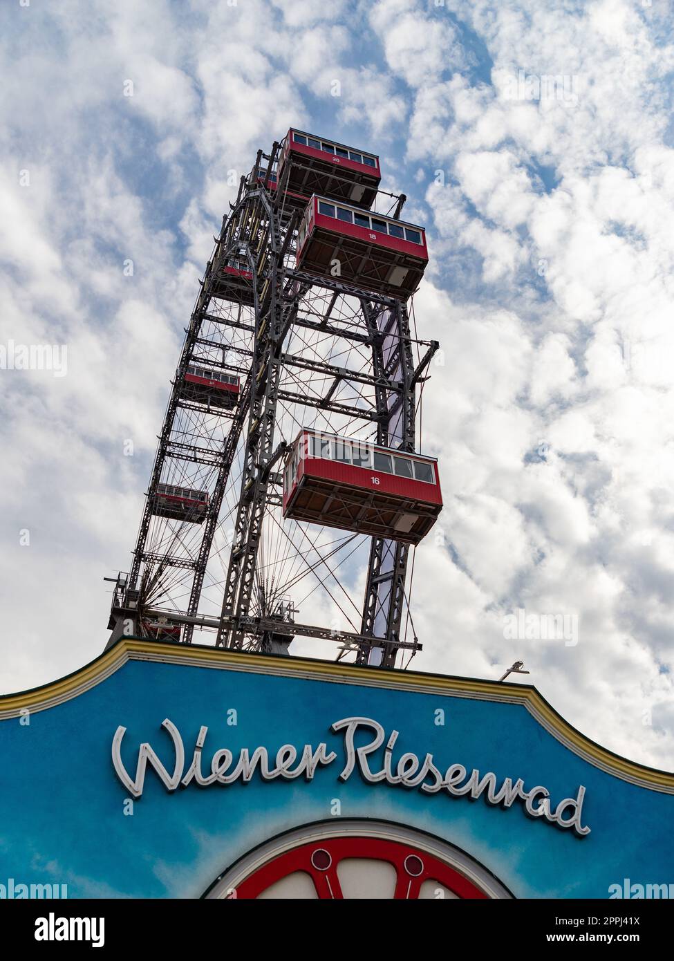 Iconic wheel hi-res stock photography and images - Alamy