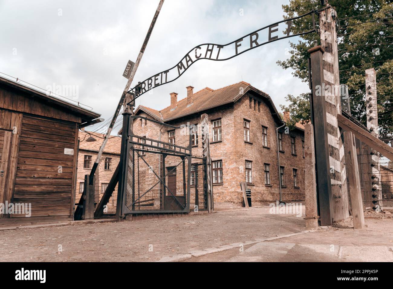 Entrance gate to Auschwitz Stock Photo - Alamy