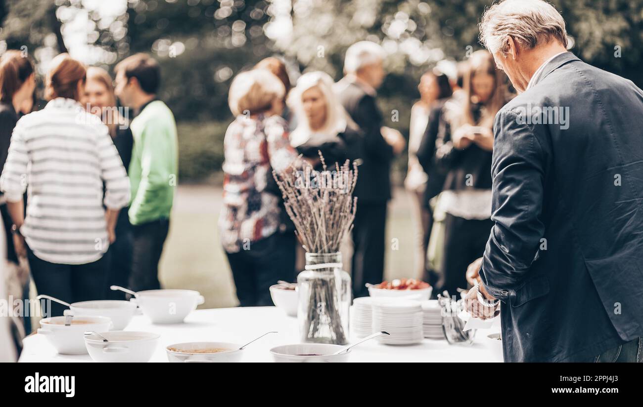 Banquet lunch break at conference meeting on hotel terrace Stock Photo ...