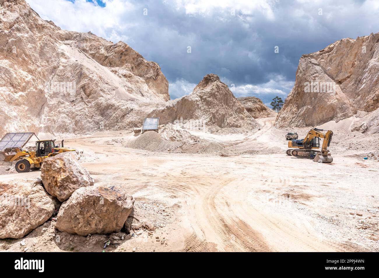 Sand extracting hi-res stock photography and images - Alamy