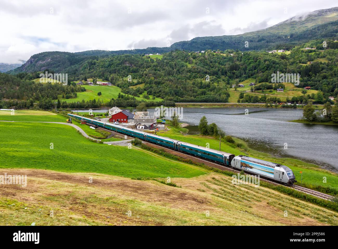 Bergensbanen railway train hi-res stock photography and images - Alamy