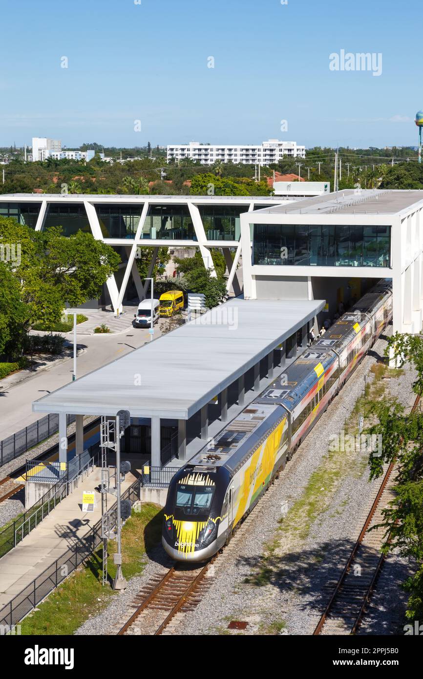 Brightline private inter-city rail train at Fort Lauderdale railway ...