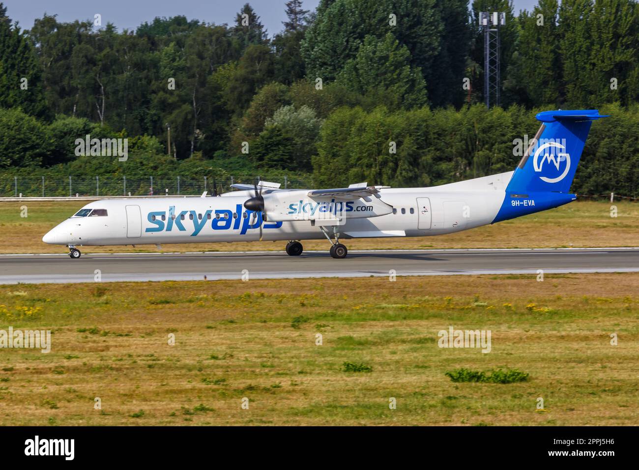 SkyAlps De Havilland Canada Dash 8 Q400 airplane Hamburg airport in Germany Stock Photo - Alamy