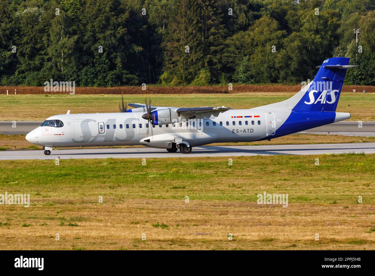 SAS Scandinavian Airlines ATR 72-600 airplane Hamburg airport in ...