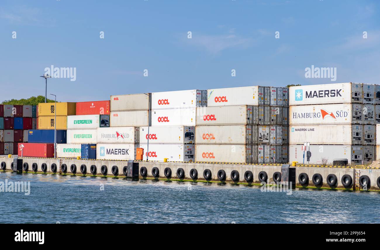 Oocl containers hi-res stock photography and images - Alamy