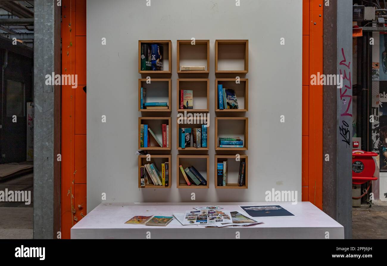 Book shelves hi-res stock photography and images - Alamy