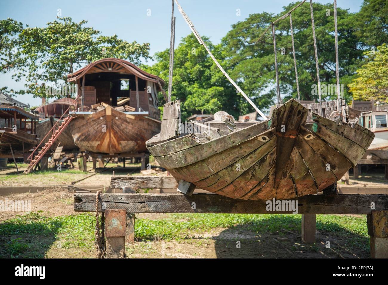 THAILAND AYUTTHAYA BOAT SHIPYARD Stock Photo - Alamy