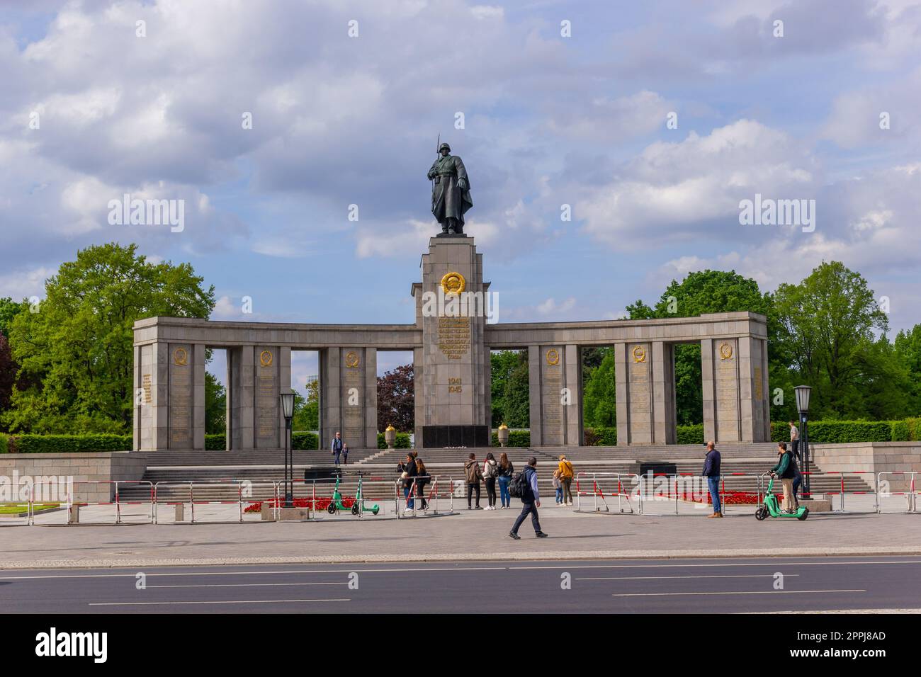 Soviet War Memorial Tiergarten Stock Photo - Alamy