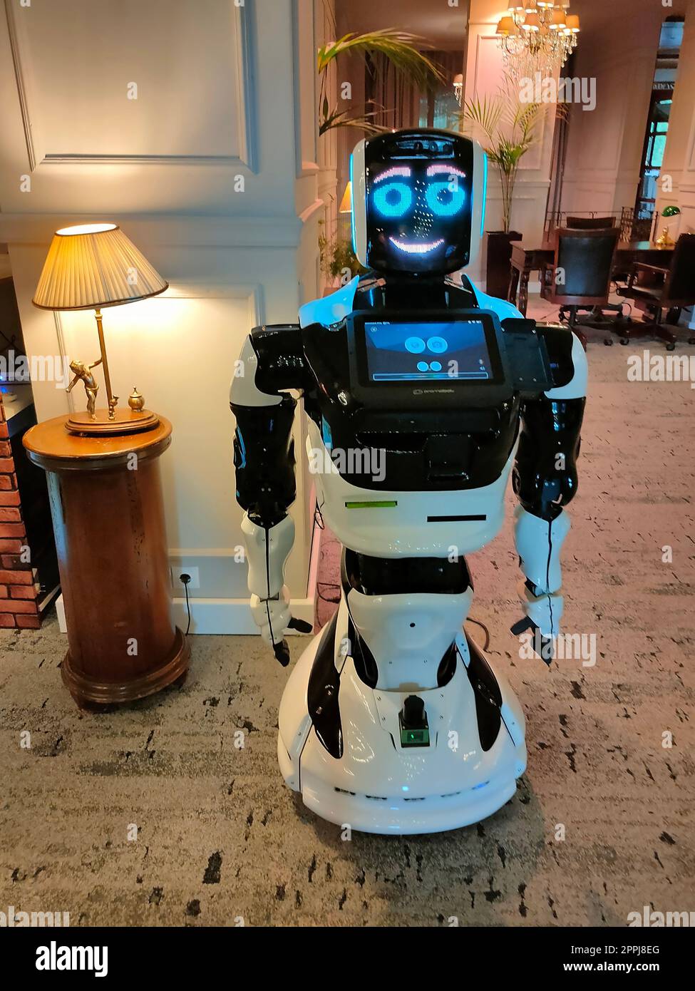 Welcoming robot hi-res stock photography and images - Alamy Welcoming robot hi-res stock photography and images - Alamy