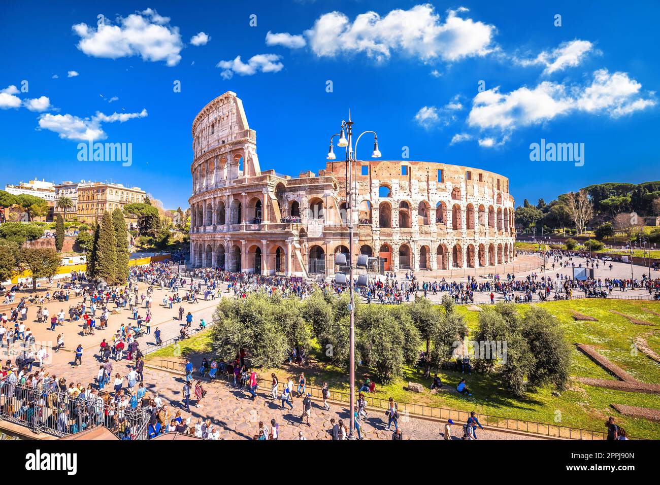 Historic Roman amphitheater in Rome scenic springtime tourist rush view ...