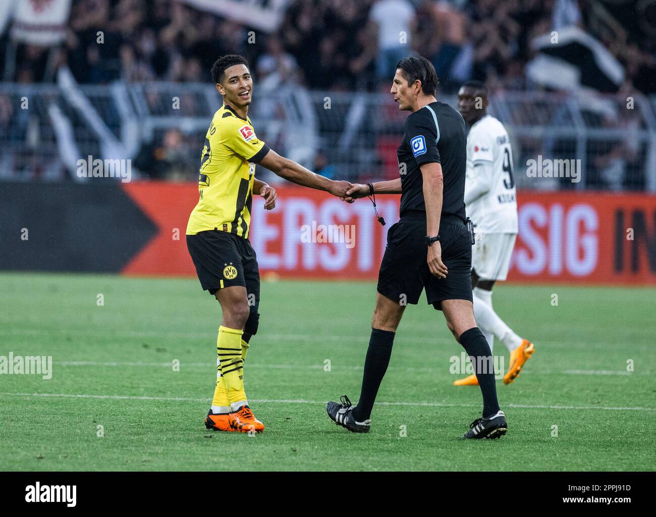 Dortmund, SignaI Iduna Park, 22.04.23: Jude Bellingham (Dortmund) gibt ...