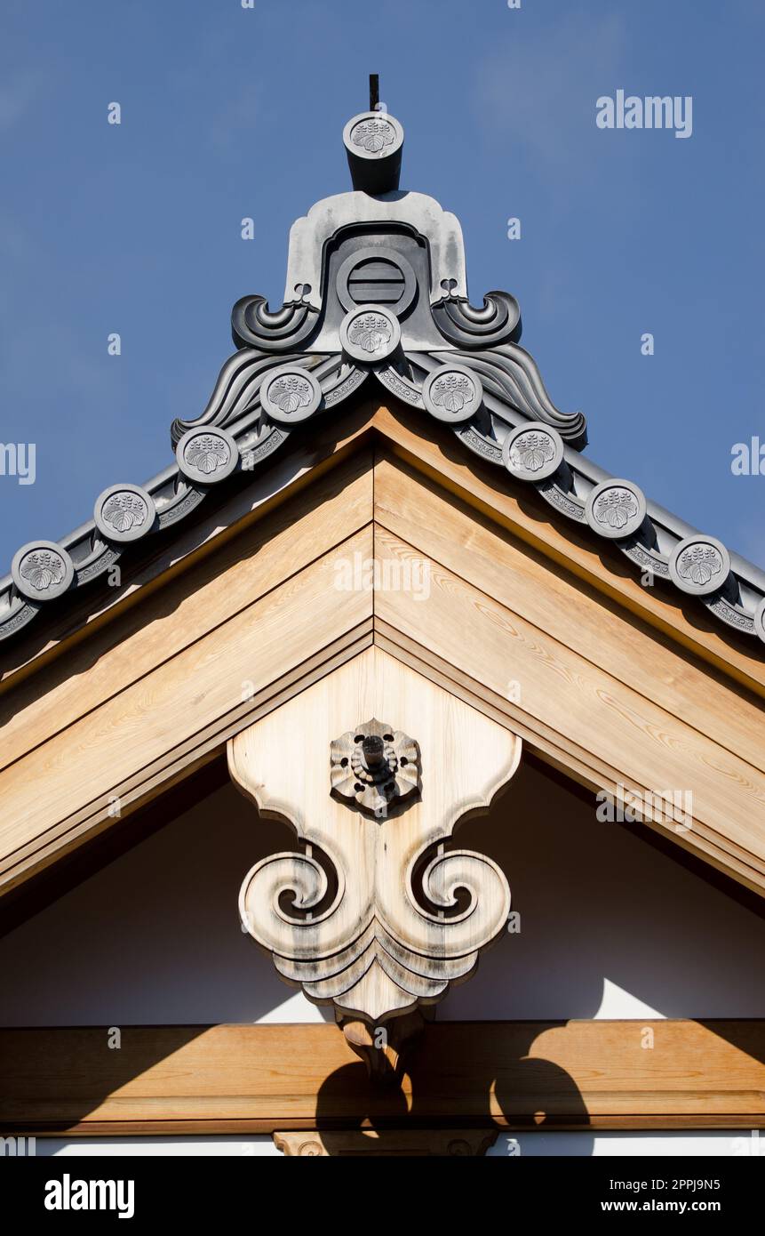 Roof of a buddhist temple Stock Photo - Alamy
