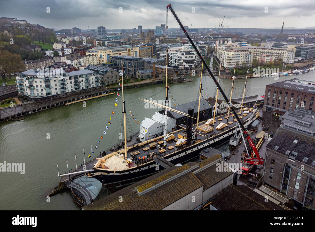 Engineers scale Brunel's SS Great Britain's mast number 2 as they work ...