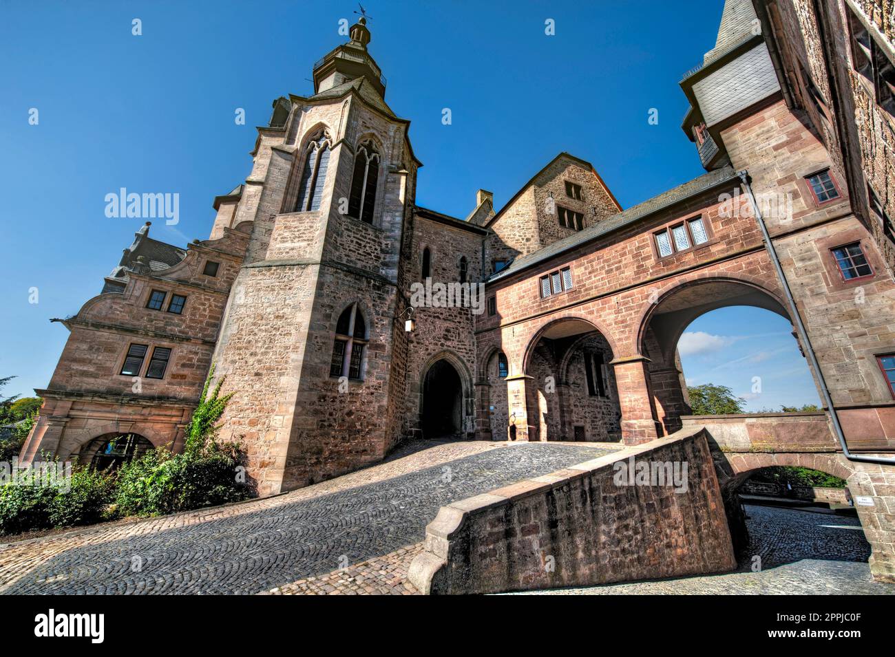 Entrance architecture ramp hi-res stock photography and images - Alamy