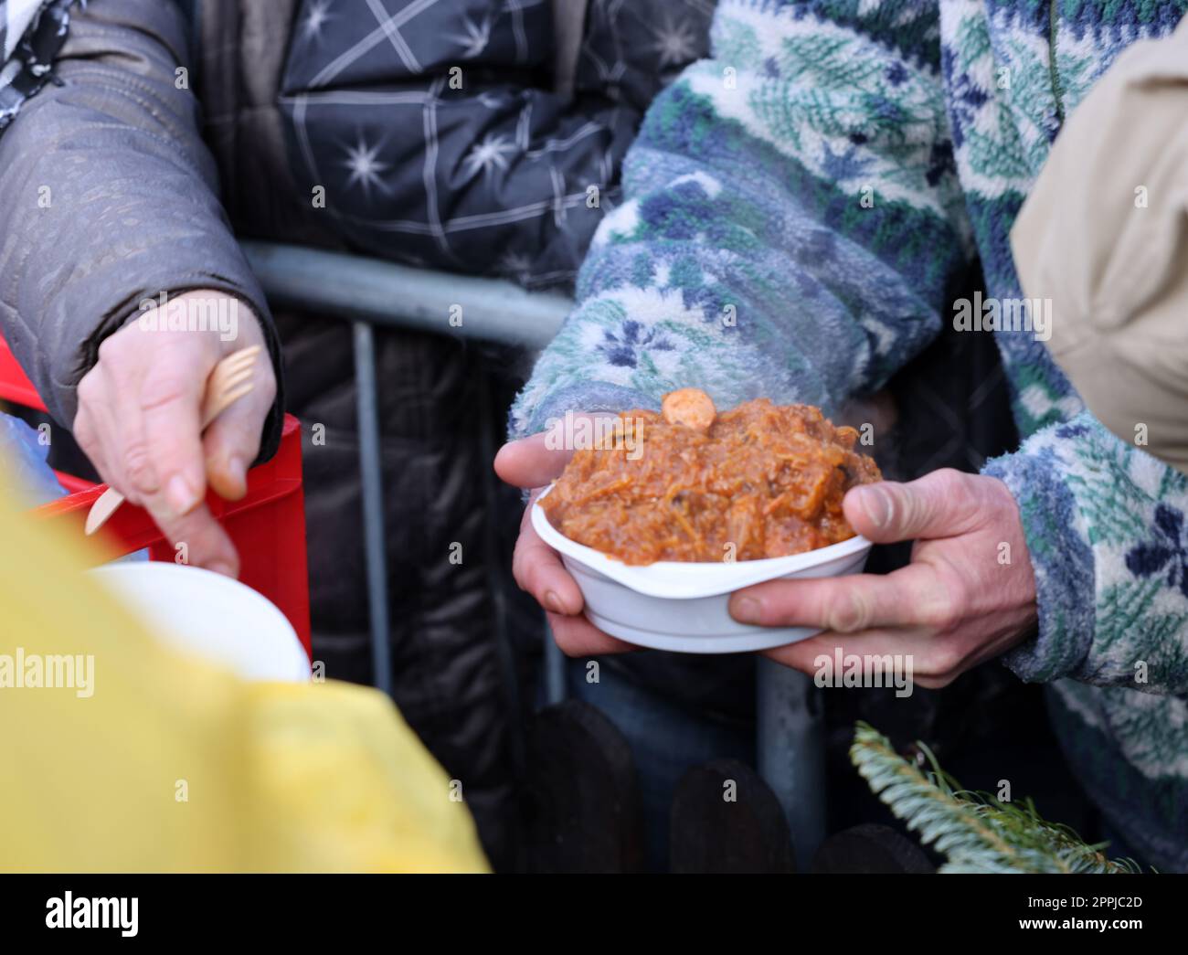Warm food for the poor and homeless Stock Photo - Alamy