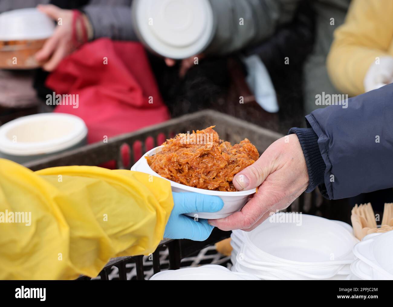 Warm food for the poor and homeless Stock Photo - Alamy