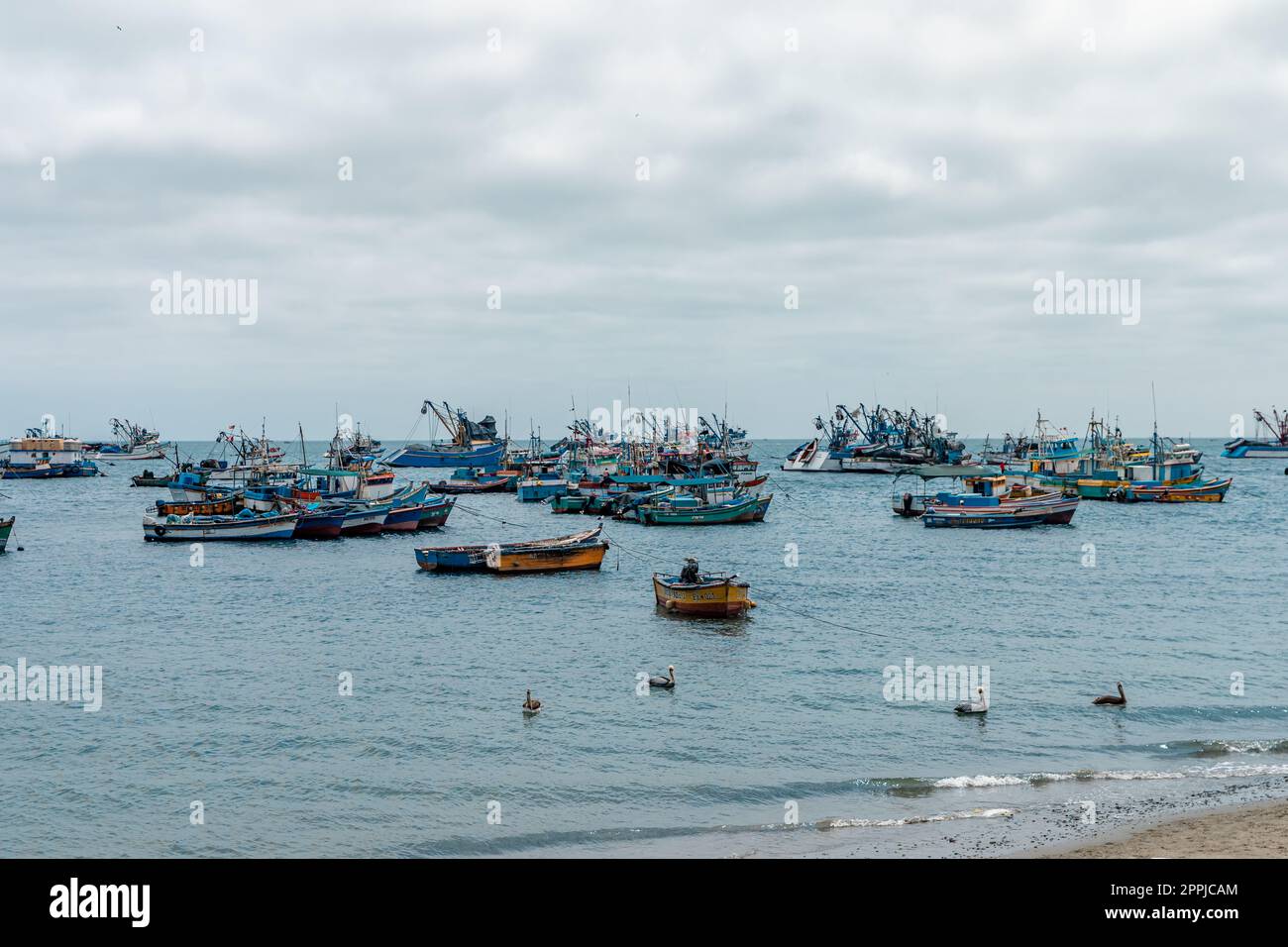 Boats peru hi-res stock photography and images - Alamy