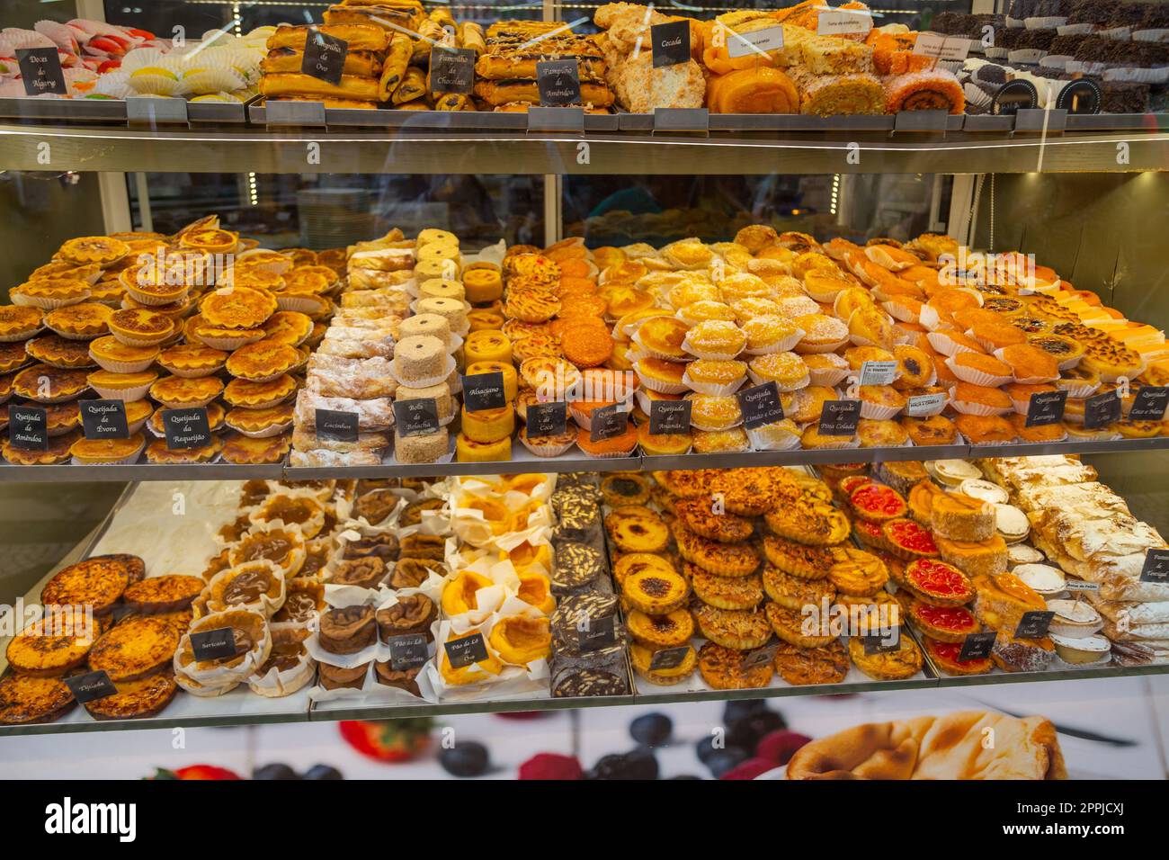 Pastry bakery pastries bakeries hi-res stock photography and images - Alamy