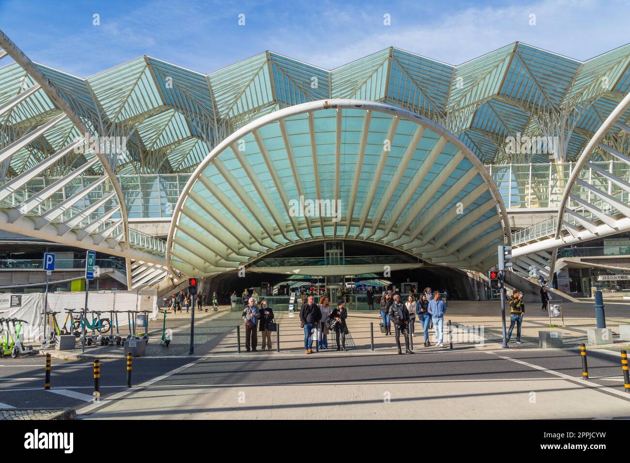 Oriente railway station gare oriente hi-res stock photography and images - Alamy