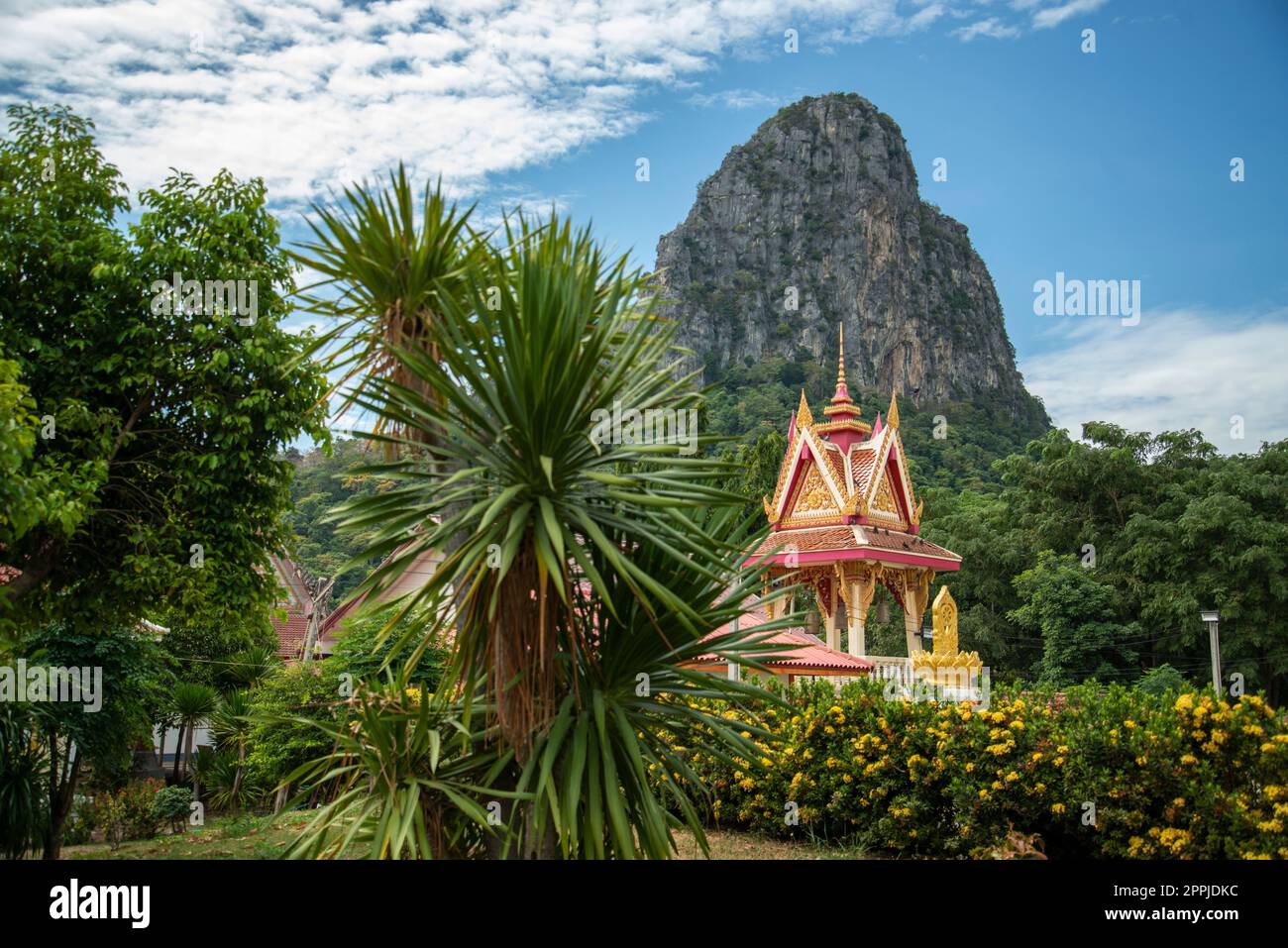 THAILAND LOPBURI WAT NONG KHAM Stock Photo - Alamy