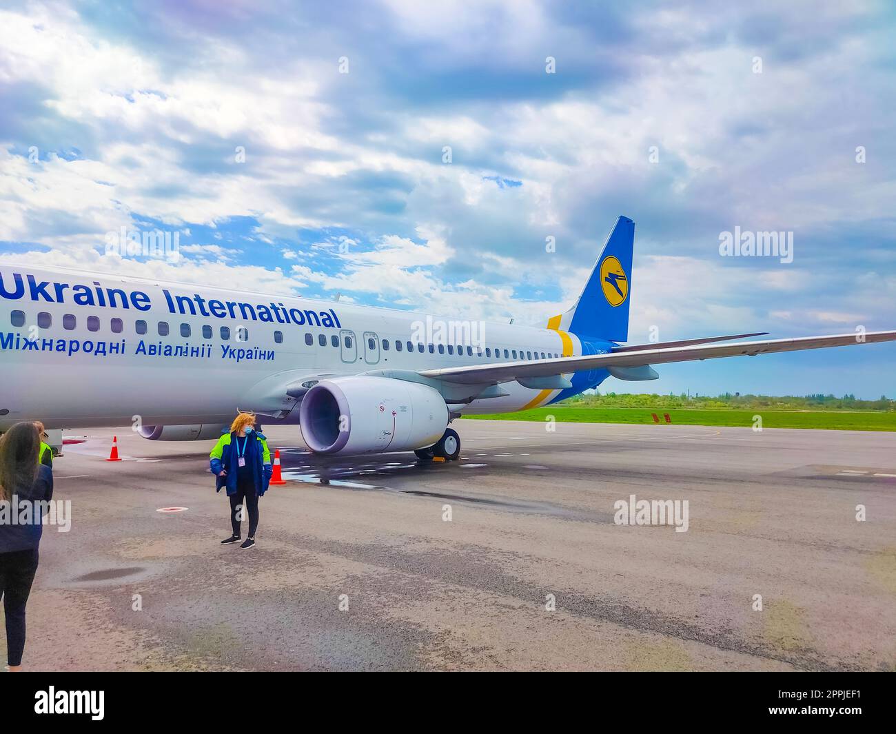 Ukraine international boeing 737 aircraft hi-res stock photography and ...