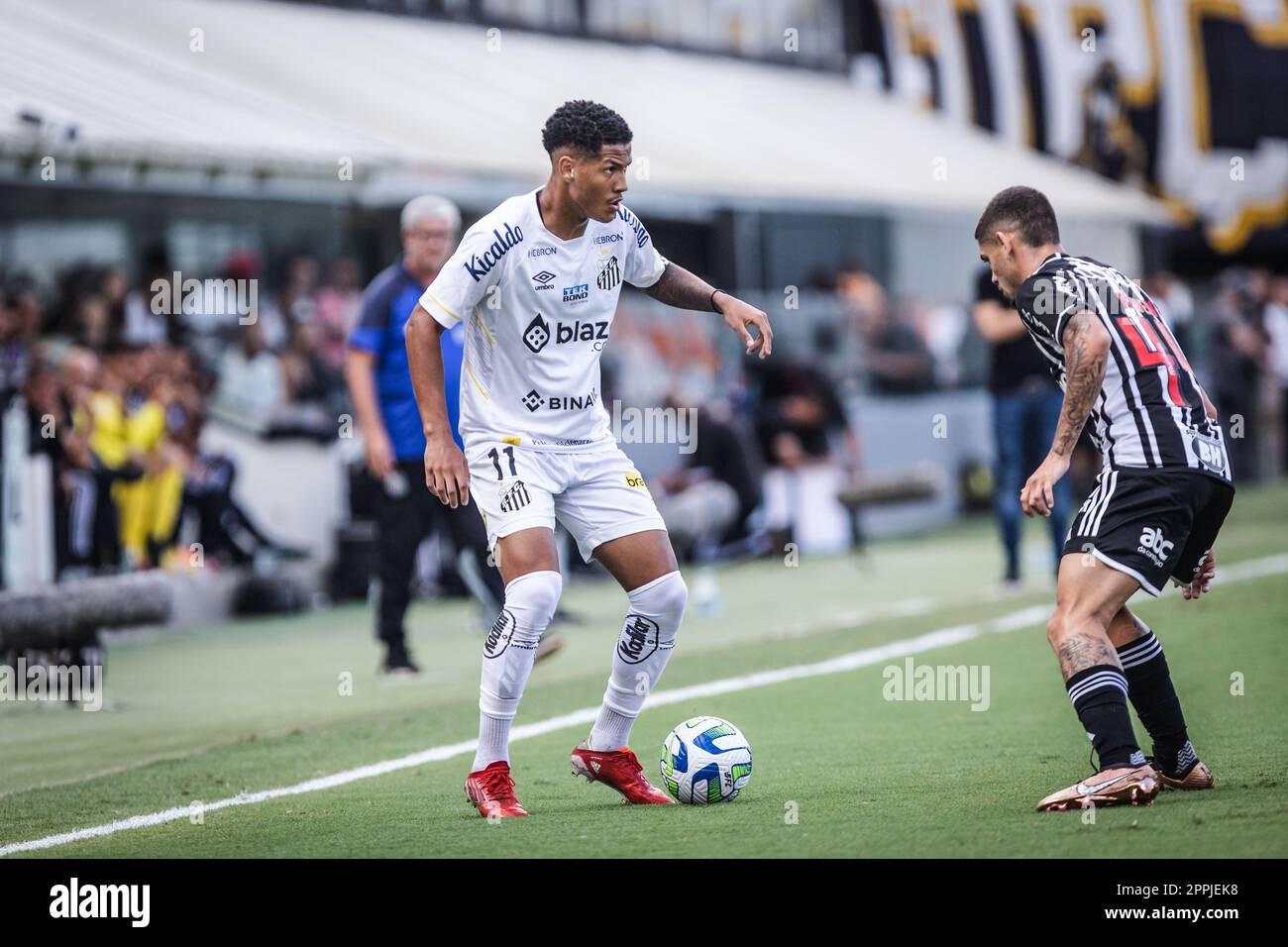 SP - SANTOS - 04/23/2023 - BRAZILEIRO A 2023, SANTOS X ATLETICO-MG - Angelo player of Santos ...