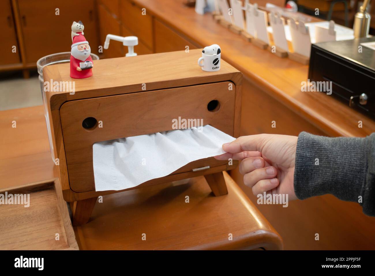 Women hand picking tissue paper from the tissue box Stock Photo - Alamy