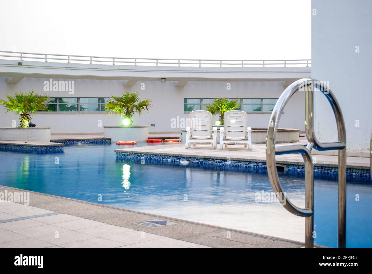 Rooftop terrace swimming pool hi-res stock photography and images - Alamy